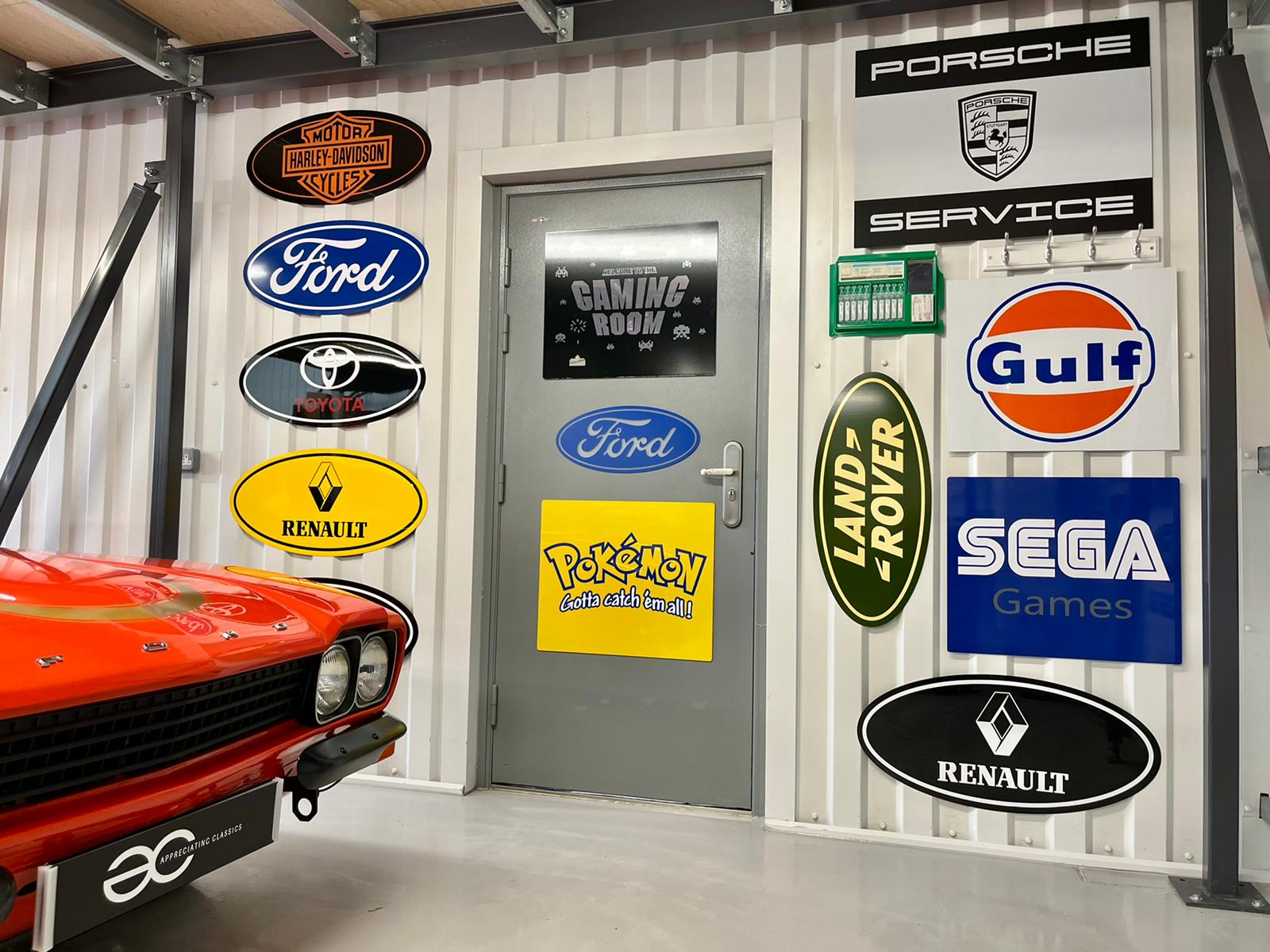 Garage memorabilia signage shop - Auto Graphic Ltd